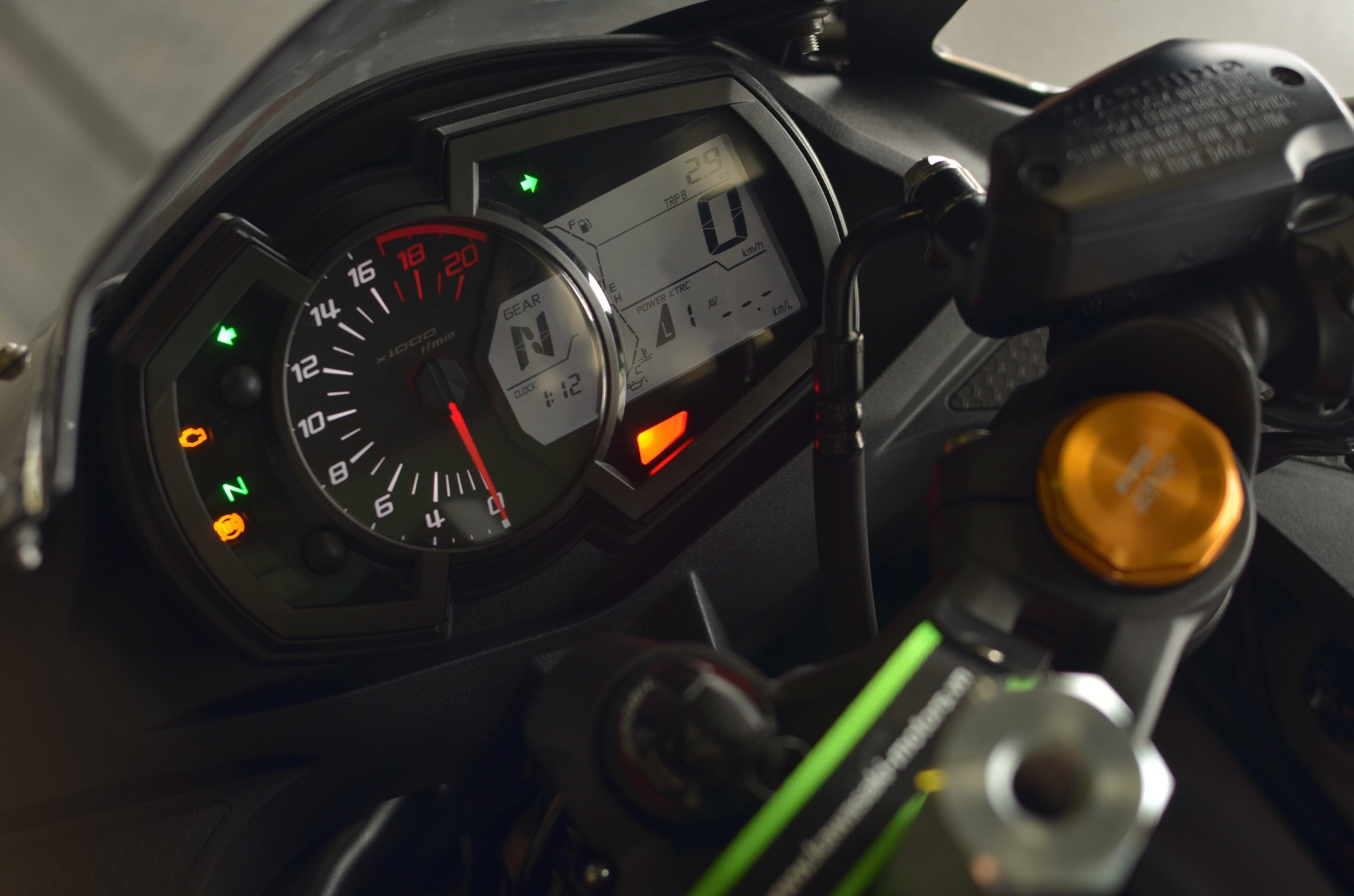 Một vài hình ảnh của Kawasaki Ninja ZX-25R tại Việt Nam, giá bán 189 ...