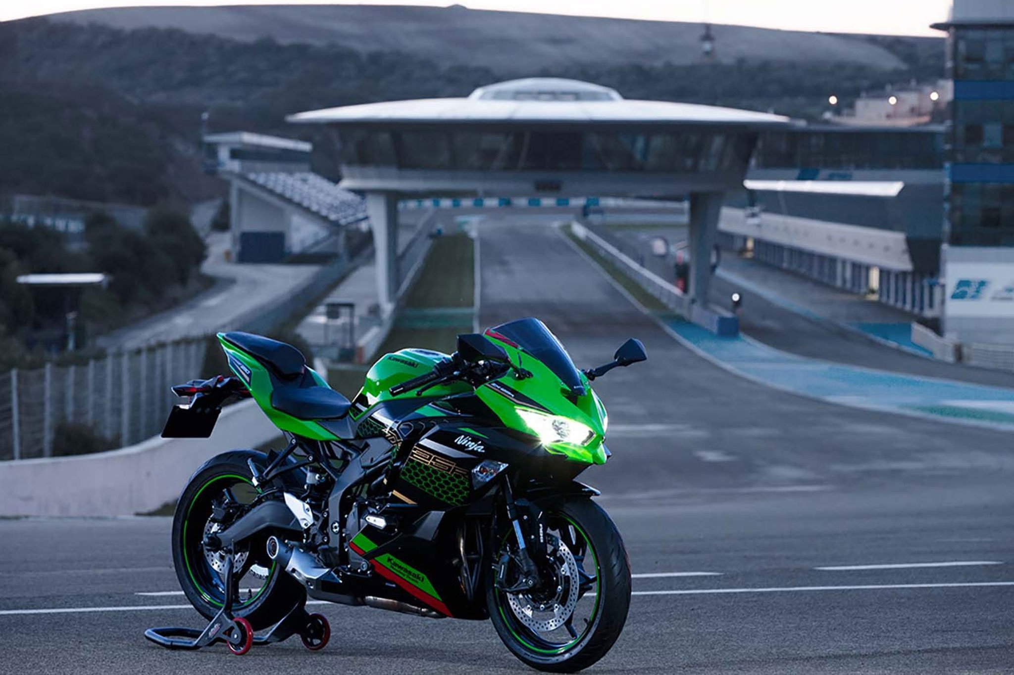 Một vài hình ảnh của Kawasaki Ninja ZX-25R tại Việt Nam, giá bán 189 ...