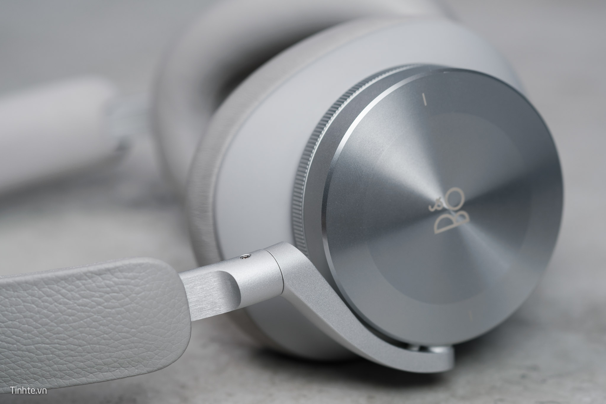 Trên tay B&O H95: tai nghe không dây đầu bảng giá 25 triệu