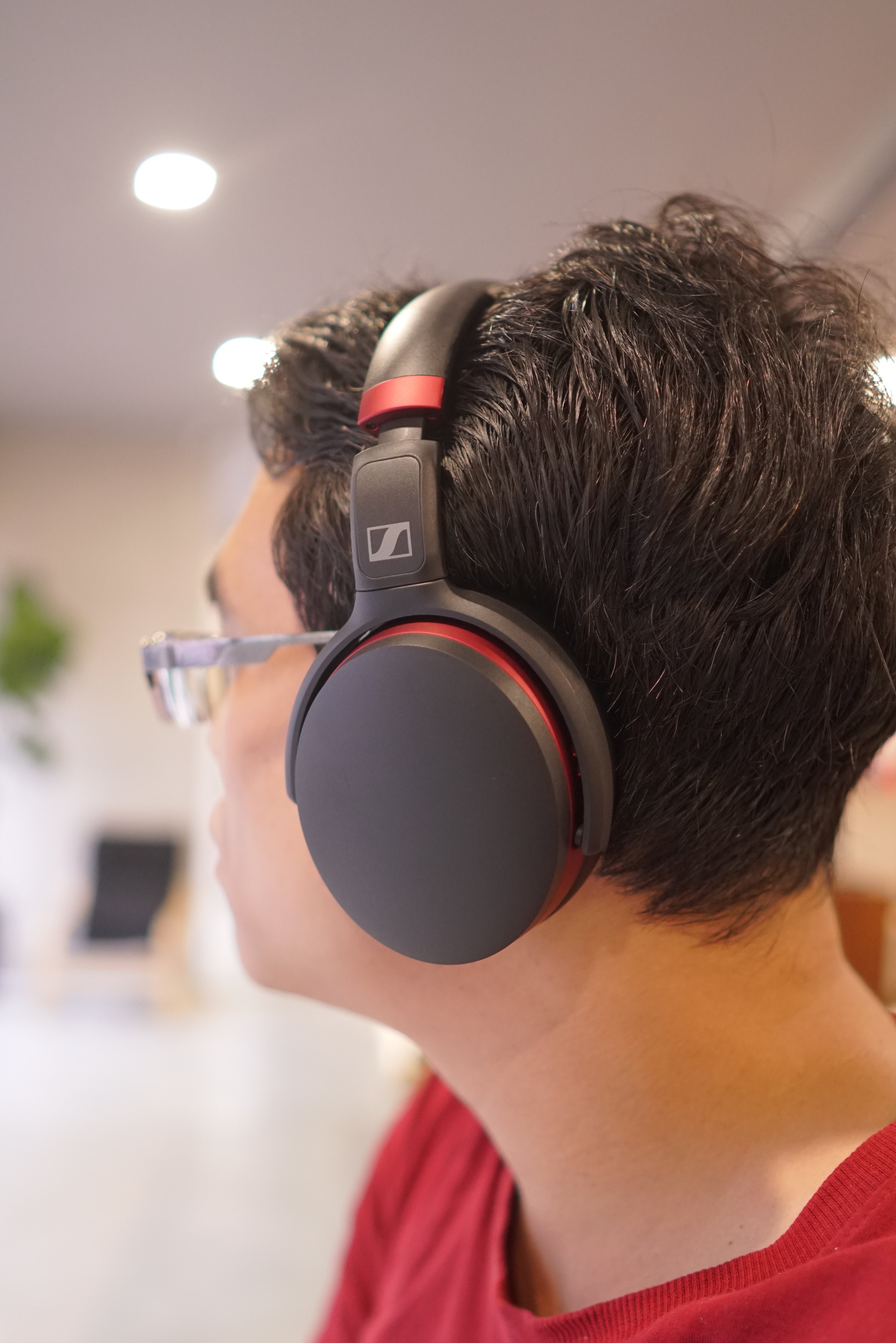 Trên tay Sennheiser HD 458BT Wireless: tai nghe chống ồn pin khỏe, bluetooth 5.0, có aptX LL